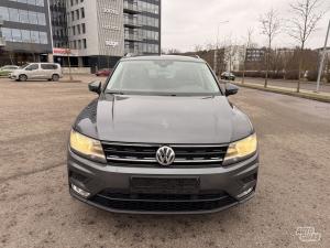 Grey Volkswagen Tiguan 2017 in Vilnius, with an engine capacity of 2.00 L and mileage of 339 thousand km for 10950 €, photo 2 on AUTOMOTO.COM.LV