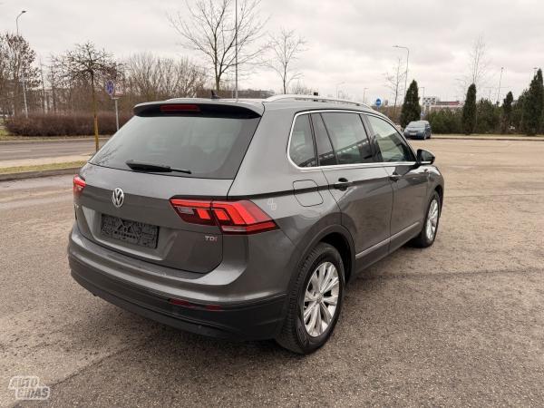 Pelēks Volkswagen Tiguan 2017 Viļņa, ar dzinēja tilpumu 2.00 L un nobraukumu 339 tūkst. km par 10950 €, foto 5 vietnē AUTOMOTO.COM.LV