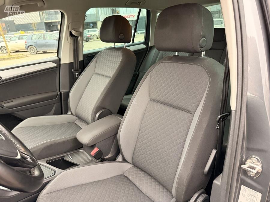 Grey Volkswagen Tiguan 2017 in Vilnius, with an engine capacity of 2.00 L and mileage of 339 thousand km for 10950 €, photo 11 on AUTOMOTO.COM.LV