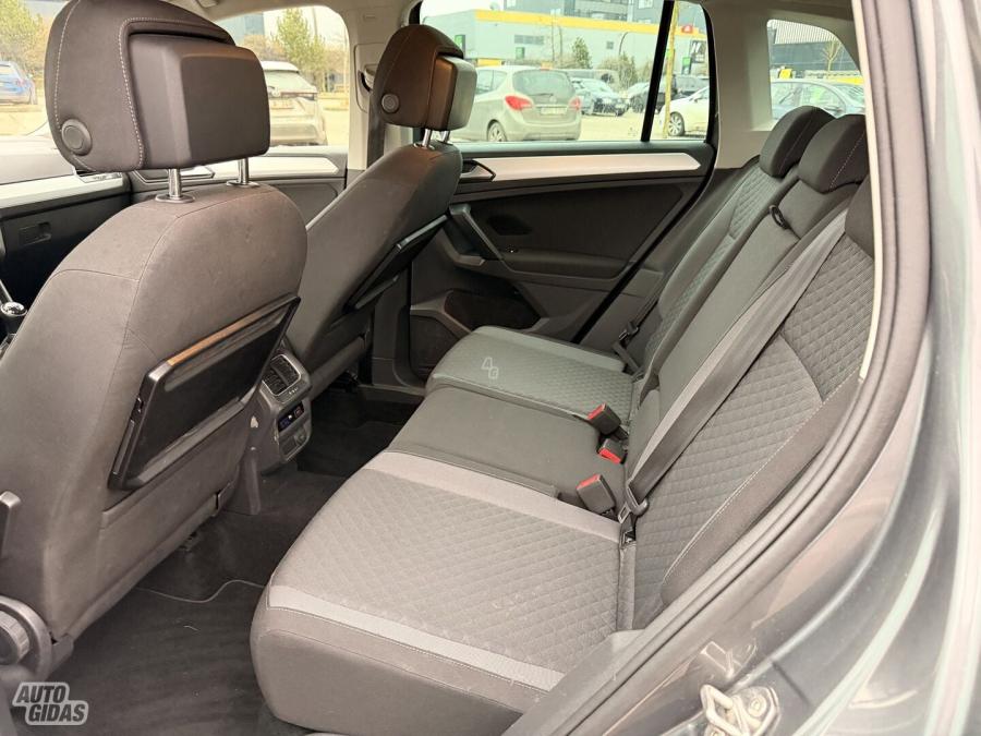 Grey Volkswagen Tiguan 2017 in Vilnius, with an engine capacity of 2.00 L and mileage of 339 thousand km for 10950 €, photo 17 on AUTOMOTO.COM.LV