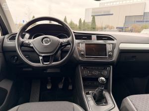 Grey Volkswagen Tiguan 2017 in Vilnius, with an engine capacity of 2.00 L and mileage of 339 thousand km for 10950 €, photo 28 on AUTOMOTO.COM.LV