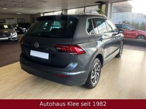 Pelēks Volkswagen Tiguan 2017 Kauņa, ar dzinēja tilpumu 2.00 L un nobraukumu 94 tūkst. km par 24409 €, foto 3 vietnē AUTOMOTO.COM.LV