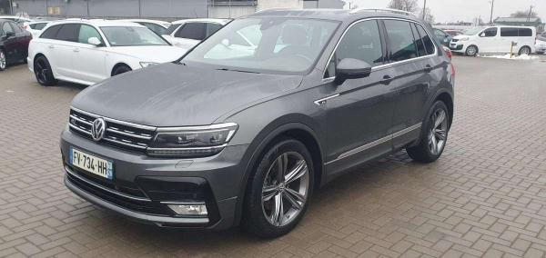 Grey Volkswagen Tiguan 2017 in Taurage, with an engine capacity of 2.00 L and mileage of 363 thousand km for 15600 €, photo 1 on AUTOMOTO.COM.LV