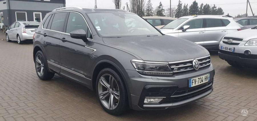 Grey Volkswagen Tiguan 2017 in Taurage, with an engine capacity of 2.00 L and mileage of 363 thousand km for 15600 €, photo 3 on AUTOMOTO.COM.LV