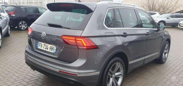 Grey Volkswagen Tiguan 2017 in Taurage, with an engine capacity of 2.00 L and mileage of 363 thousand km for 15600 €, photo 10 on AUTOMOTO.COM.LV