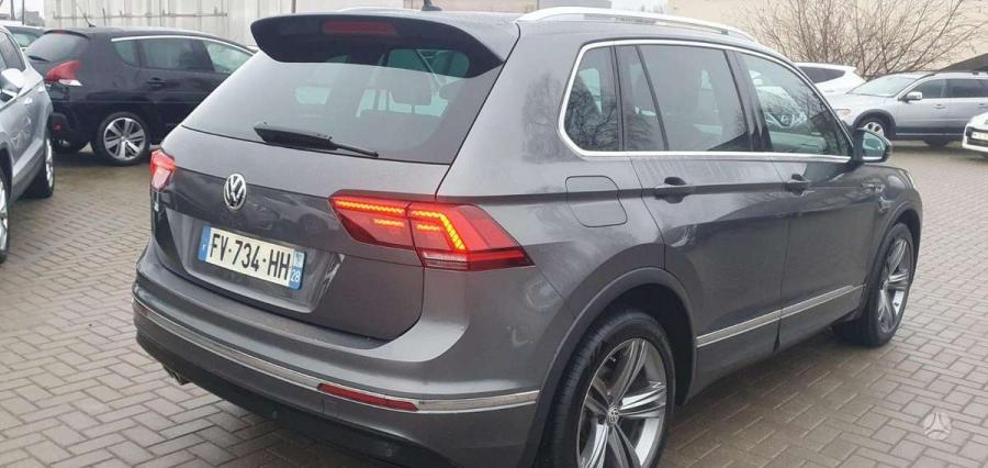 Grey Volkswagen Tiguan 2017 in Taurage, with an engine capacity of 2.00 L and mileage of 363 thousand km for 15600 €, photo 10 on AUTOMOTO.COM.LV