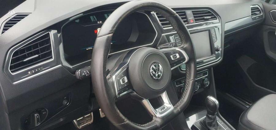 Grey Volkswagen Tiguan 2017 in Taurage, with an engine capacity of 2.00 L and mileage of 363 thousand km for 15600 €, photo 13 on AUTOMOTO.COM.LV
