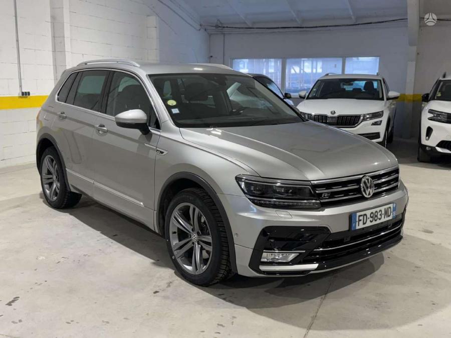 Grey Volkswagen Tiguan 2017 in Kaunas, with an engine capacity of 1.97 L and mileage of 259 thousand km for 16700 €, photo 1 on AUTOMOTO.COM.LV