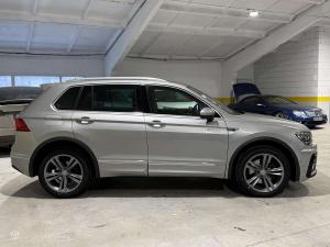 Grey Volkswagen Tiguan 2017 in Kaunas, with an engine capacity of 1.97 L and mileage of 259 thousand km for 16700 €, photo 3 on AUTOMOTO.COM.LV
