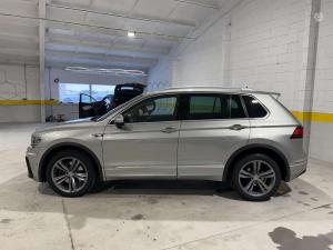 Grey Volkswagen Tiguan 2017 in Kaunas, with an engine capacity of 1.97 L and mileage of 259 thousand km for 16700 €, photo 4 on AUTOMOTO.COM.LV