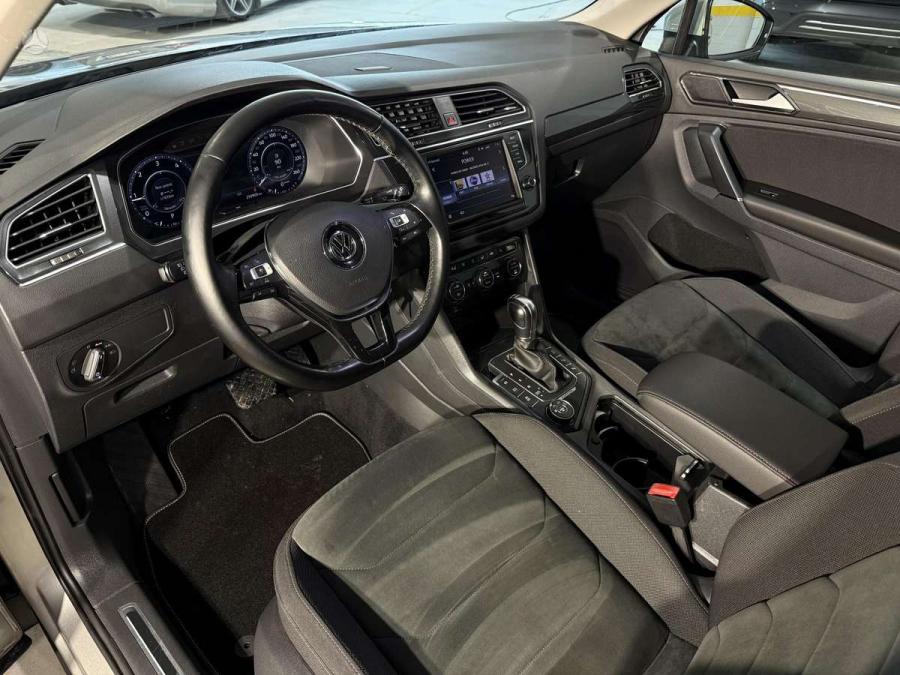 Grey Volkswagen Tiguan 2017 in Kaunas, with an engine capacity of 1.97 L and mileage of 259 thousand km for 16700 €, photo 10 on AUTOMOTO.COM.LV