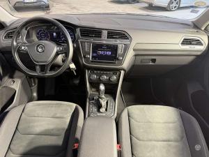 Grey Volkswagen Tiguan 2017 in Kaunas, with an engine capacity of 1.97 L and mileage of 259 thousand km for 16700 €, photo 15 on AUTOMOTO.COM.LV