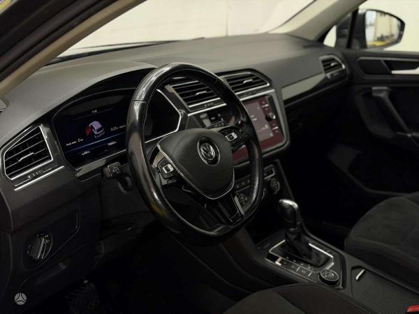 Grey Volkswagen Tiguan 2017 in Vilnius, with an engine capacity of 1.98 L and mileage of 197 thousand km for 16950 €, photo 9 on AUTOMOTO.COM.LV