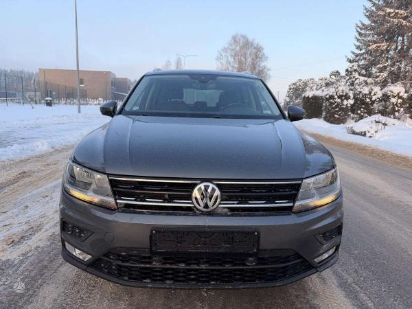 Grey Volkswagen Tiguan 2017 in Vilnius, with an engine capacity of 1.97 L and mileage of 339 thousand km for 10950 €, photo 2 on AUTOMOTO.COM.LV