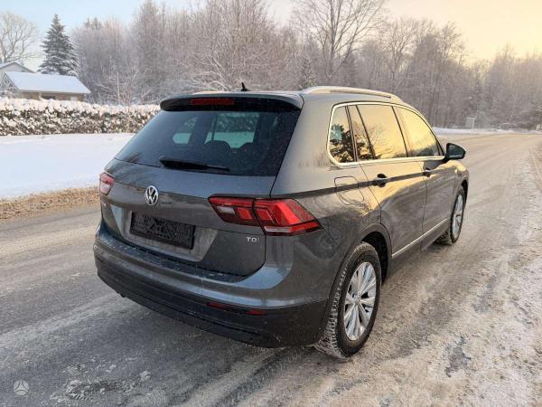 Grey Volkswagen Tiguan 2017 in Vilnius, with an engine capacity of 1.97 L and mileage of 339 thousand km for 10950 €, photo 5 on AUTOMOTO.COM.LV