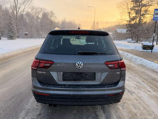 Grey Volkswagen Tiguan 2017 in Vilnius, with an engine capacity of 1.97 L and mileage of 339 thousand km for 10950 €, photo 6 on AUTOMOTO.COM.LV