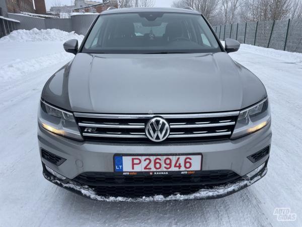 Grey Volkswagen Tiguan 2017 in Kaunas, with an engine capacity of 2.00 L and mileage of 120 thousand km for 14999 €, photo 6 on AUTOMOTO.COM.LV