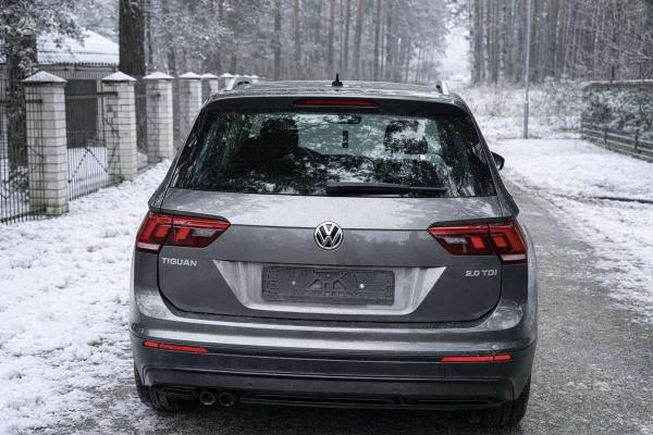 Grey Volkswagen Tiguan 2017 in Vilnius, with an engine capacity of 1.97 L and mileage of 262 thousand km for 14700 €, photo 5 on AUTOMOTO.COM.LV