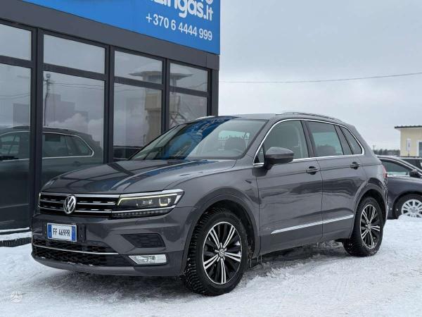 Grey Volkswagen Tiguan 2017 in Vilnius, with an engine capacity of 2.00 L and mileage of 273 thousand km for 15650 €, photo 2 on AUTOMOTO.COM.LV