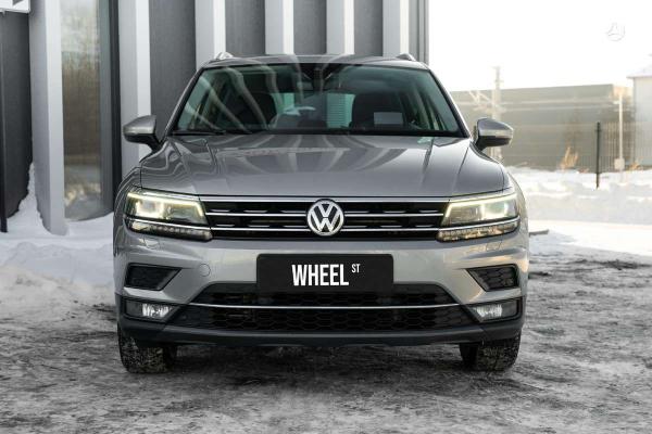 Grey Volkswagen Tiguan 2017 in Vilnius, with an engine capacity of 1.97 L and mileage of 219 thousand km for 17500 €, photo 2 on AUTOMOTO.COM.LV