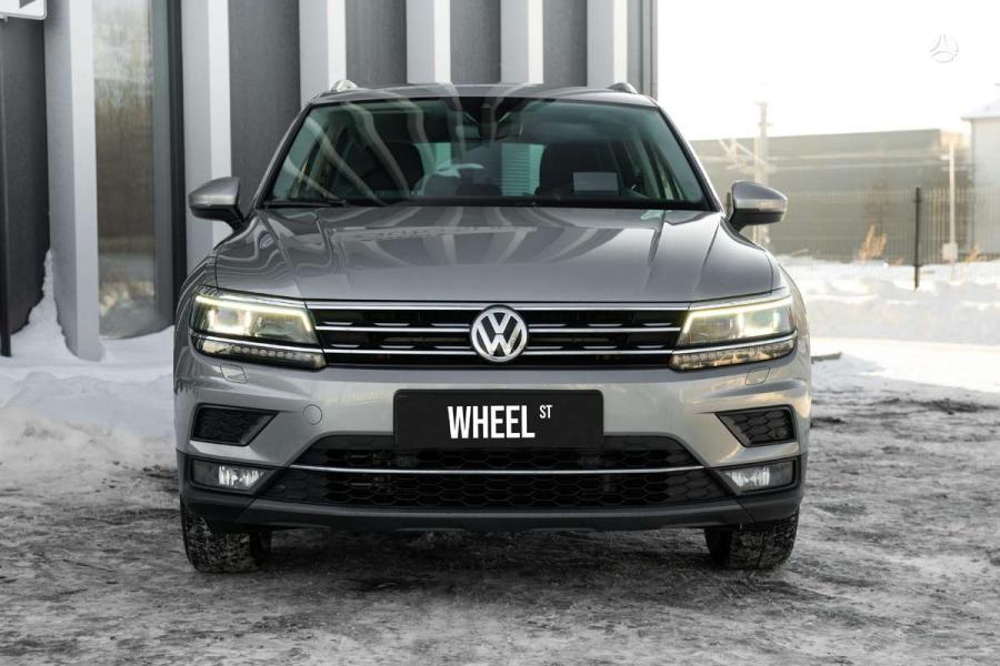 Grey Volkswagen Tiguan 2017 in Vilnius, with an engine capacity of 1.97 L and mileage of 219 thousand km for 17500 €, photo 2 on AUTOMOTO.COM.LV