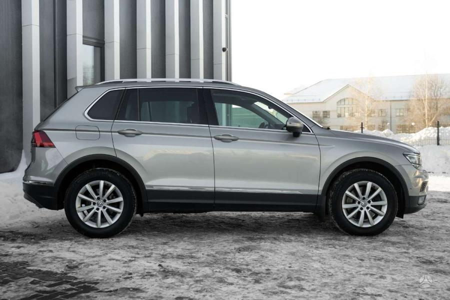 Grey Volkswagen Tiguan 2017 in Vilnius, with an engine capacity of 1.97 L and mileage of 219 thousand km for 17500 €, photo 8 on AUTOMOTO.COM.LV