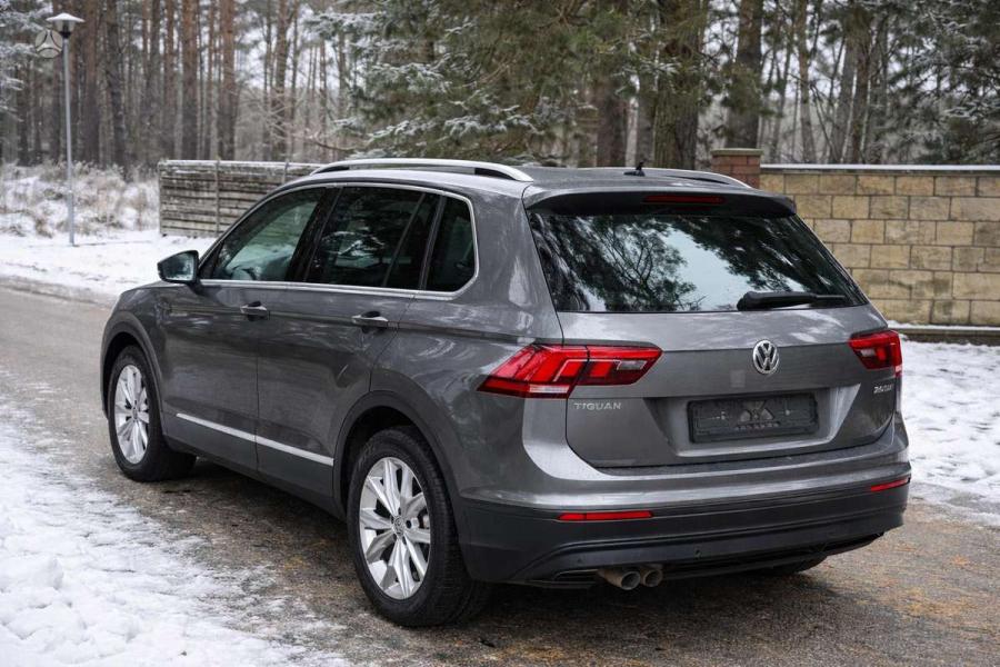 Pelēks Volkswagen Tiguan 2017 Viļņa, ar dzinēja tilpumu 1.97 L un nobraukumu 262 tūkst. km par 14700 €, foto 6 vietnē AUTOMOTO.COM.LV