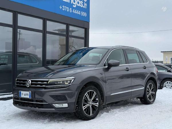 Pelēks Volkswagen Tiguan 2017 Viļņa, ar dzinēja tilpumu 2.00 L un nobraukumu 273 tūkst. km par 15650 €, foto 2 vietnē AUTOMOTO.COM.LV