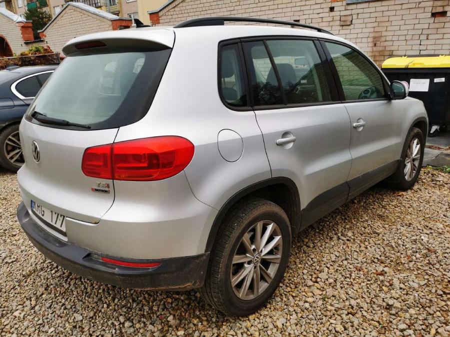 Grey Volkswagen Tiguan 2017 in Birzai, with an engine capacity of 1.98 L and mileage of 134 thousand km for 7900 €, photo 3 on AUTOMOTO.COM.LV