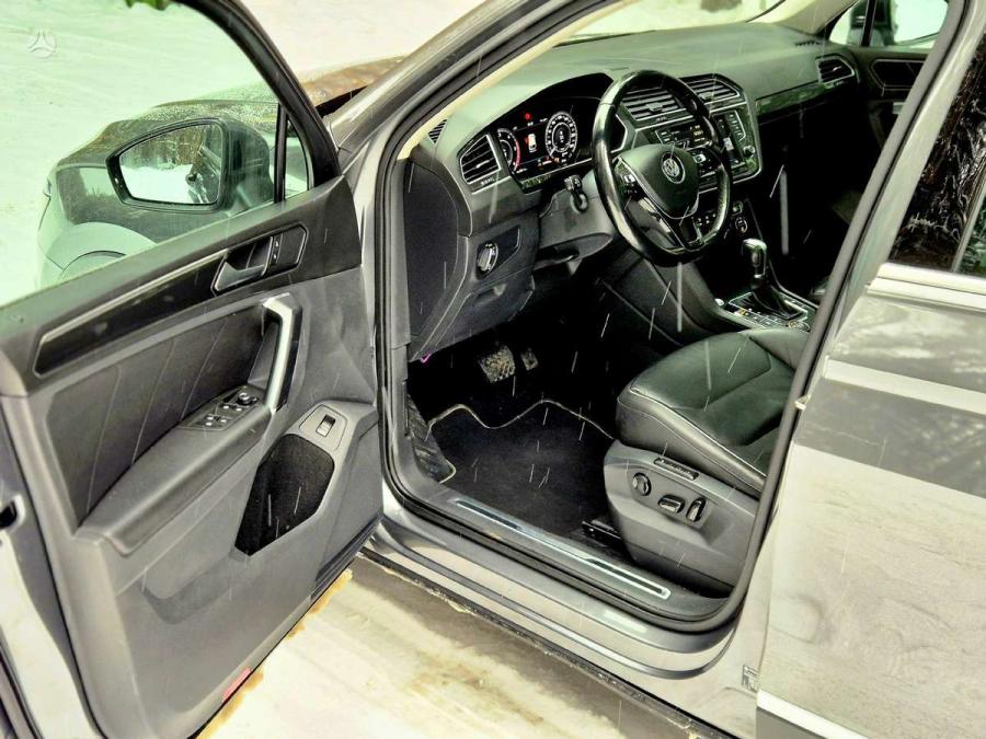 Grey Volkswagen Tiguan 2017 in Vilnius, with an engine capacity of 1.97 L and mileage of 234 thousand km for 17400 €, photo 17 on AUTOMOTO.COM.LV