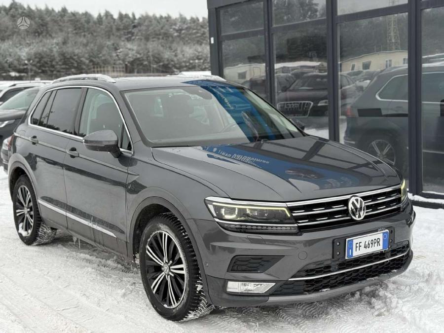 Grey Volkswagen Tiguan 2017 in Vilnius, with an engine capacity of 2.00 L and mileage of 273 thousand km for 15650 €, photo 1 on AUTOMOTO.COM.LV