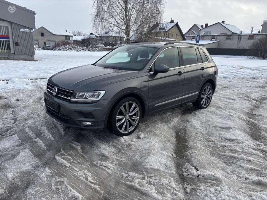 Grey Volkswagen Tiguan 2017 in Marijampole, with an engine capacity of 1.97 L and mileage of 240 thousand km for 14900 €, photo 1 on AUTOMOTO.COM.LV