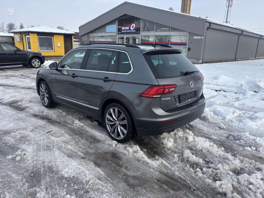 Pelēks Volkswagen Tiguan 2017 Marijampole, ar dzinēja tilpumu 1.97 L un nobraukumu 240 tūkst. km par 14900 €, foto 3 vietnē AUTOMOTO.COM.LV