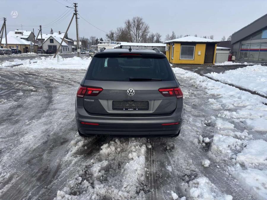 Pelēks Volkswagen Tiguan 2017 Marijampole, ar dzinēja tilpumu 1.97 L un nobraukumu 240 tūkst. km par 14900 €, foto 4 vietnē AUTOMOTO.COM.LV