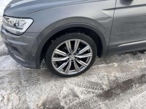 Pelēks Volkswagen Tiguan 2017 Marijampole, ar dzinēja tilpumu 1.97 L un nobraukumu 240 tūkst. km par 14900 €, foto 9 vietnē AUTOMOTO.COM.LV