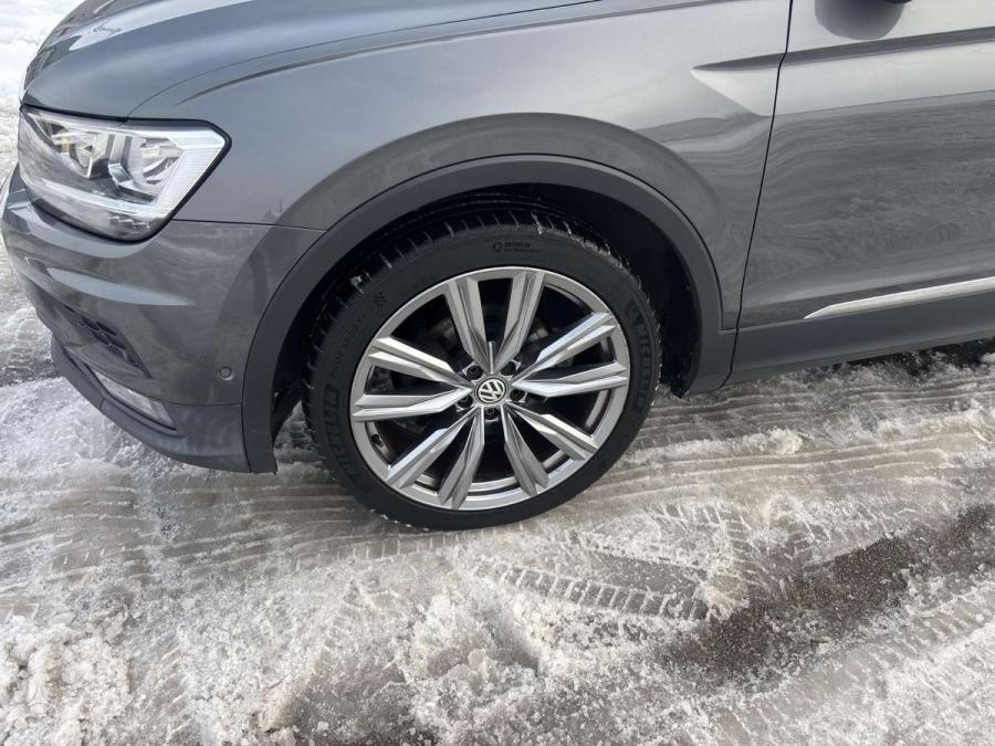 Pelēks Volkswagen Tiguan 2017 Marijampole, ar dzinēja tilpumu 1.97 L un nobraukumu 240 tūkst. km par 14900 €, foto 9 vietnē AUTOMOTO.COM.LV