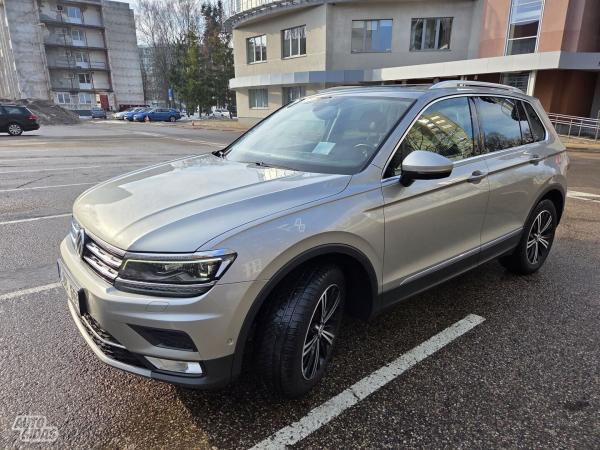 Pelēks Volkswagen Tiguan 2017 Viļņa, ar dzinēja tilpumu 2.00 L un nobraukumu 270 tūkst. km par 15500 €, foto  vietnē AUTOMOTO.COM.LV