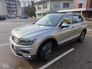 Pelēks Volkswagen Tiguan 2017 Viļņa, ar dzinēja tilpumu 2.00 L un nobraukumu 270 tūkst. km par 15500 €, foto  vietnē AUTOMOTO.COM.LV