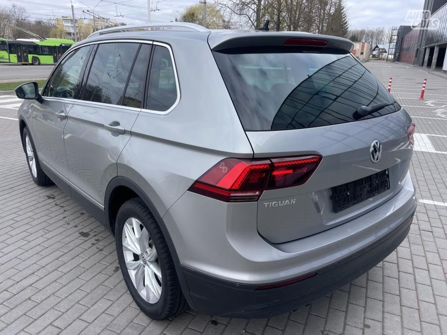 Grey Volkswagen Tiguan 2017 in Kaunas, with an engine capacity of 2.00 L and mileage of 122 thousand km for 14400 €, photo 5 on AUTOMOTO.COM.LV