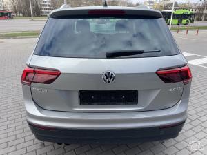 Grey Volkswagen Tiguan 2017 in Kaunas, with an engine capacity of 2.00 L and mileage of 122 thousand km for 14400 €, photo 18 on AUTOMOTO.COM.LV