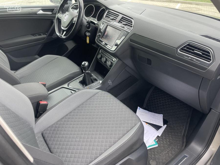 Grey Volkswagen Tiguan 2017 in Kaunas, with an engine capacity of 2.00 L and mileage of 122 thousand km for 14400 €, photo 26 on AUTOMOTO.COM.LV