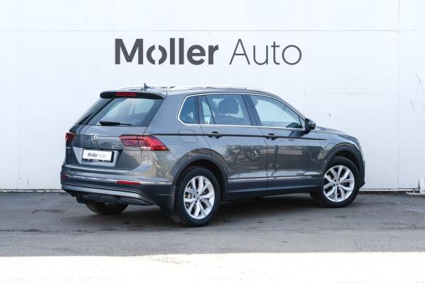 Pelēks Volkswagen Tiguan 2017 Rīga, ar dzinēja tilpumu 2.00 L un nobraukumu 79 tūkst. km par 20950 €, foto 4 vietnē AUTOMOTO.COM.LV