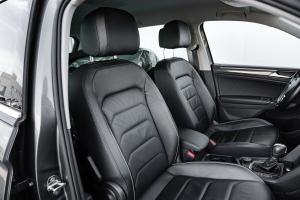 Pelēks Volkswagen Tiguan 2017 Rīga, ar dzinēja tilpumu 2.00 L un nobraukumu 79 tūkst. km par 20950 €, foto 7 vietnē AUTOMOTO.COM.LV