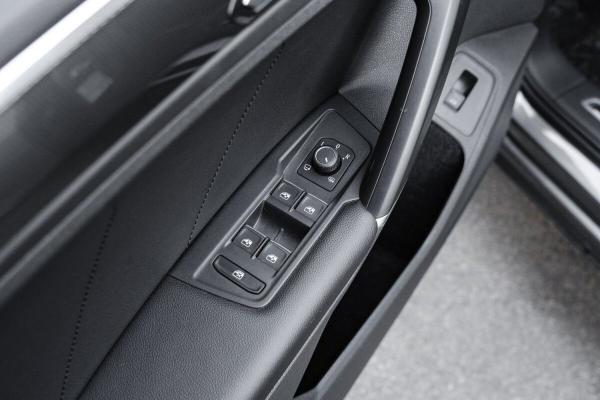 Pelēks Volkswagen Tiguan 2017 Rīga, ar dzinēja tilpumu 2.00 L un nobraukumu 79 tūkst. km par 20950 €, foto 7 vietnē AUTOMOTO.COM.LV