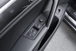 Pelēks Volkswagen Tiguan 2017 Rīga, ar dzinēja tilpumu 2.00 L un nobraukumu 79 tūkst. km par 20950 €, foto 8 vietnē AUTOMOTO.COM.LV