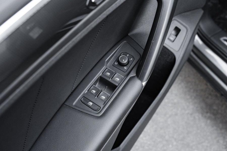 Pelēks Volkswagen Tiguan 2017 Rīga, ar dzinēja tilpumu 2.00 L un nobraukumu 79 tūkst. km par 20950 €, foto 8 vietnē AUTOMOTO.COM.LV
