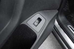 Pelēks Volkswagen Tiguan 2017 Rīga, ar dzinēja tilpumu 2.00 L un nobraukumu 79 tūkst. km par 20950 €, foto 9 vietnē AUTOMOTO.COM.LV