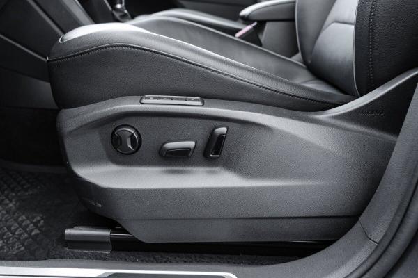 Pelēks Volkswagen Tiguan 2017 Rīga, ar dzinēja tilpumu 2.00 L un nobraukumu 79 tūkst. km par 20950 €, foto 9 vietnē AUTOMOTO.COM.LV