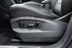 Pelēks Volkswagen Tiguan 2017 Rīga, ar dzinēja tilpumu 2.00 L un nobraukumu 79 tūkst. km par 20950 €, foto 10 vietnē AUTOMOTO.COM.LV