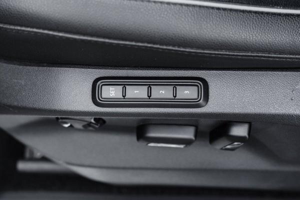 Pelēks Volkswagen Tiguan 2017 Rīga, ar dzinēja tilpumu 2.00 L un nobraukumu 79 tūkst. km par 20950 €, foto 10 vietnē AUTOMOTO.COM.LV